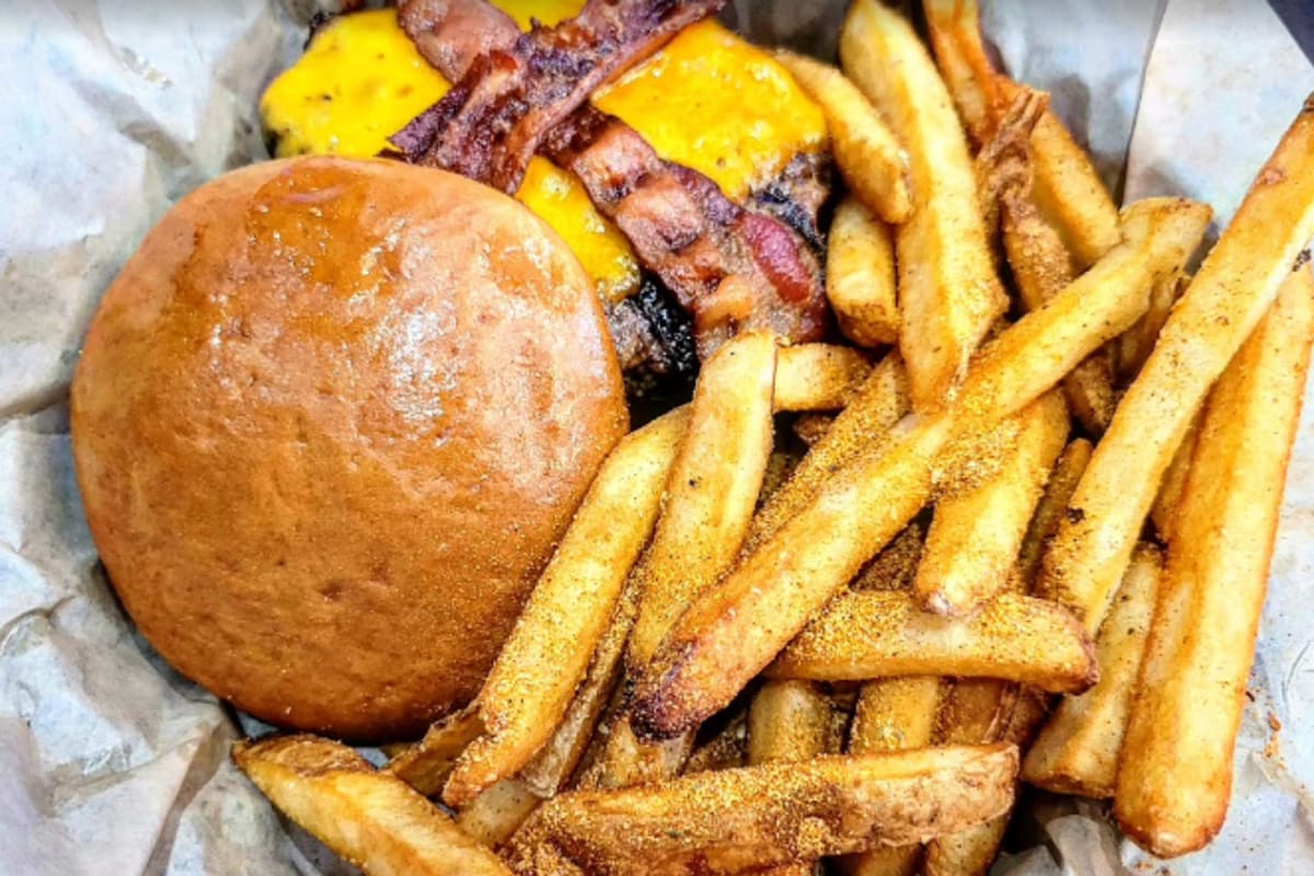 Screw City Tavern - Rockford, IL Restaurant | Menu + Delivery | Seamless