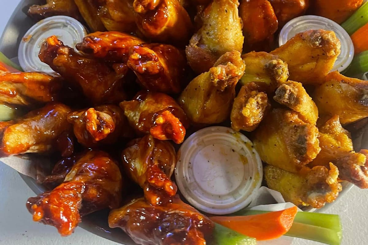Moose's Draft House Delivery Menu | Order Online | 1550 Hawkins Ste 2-4 ...