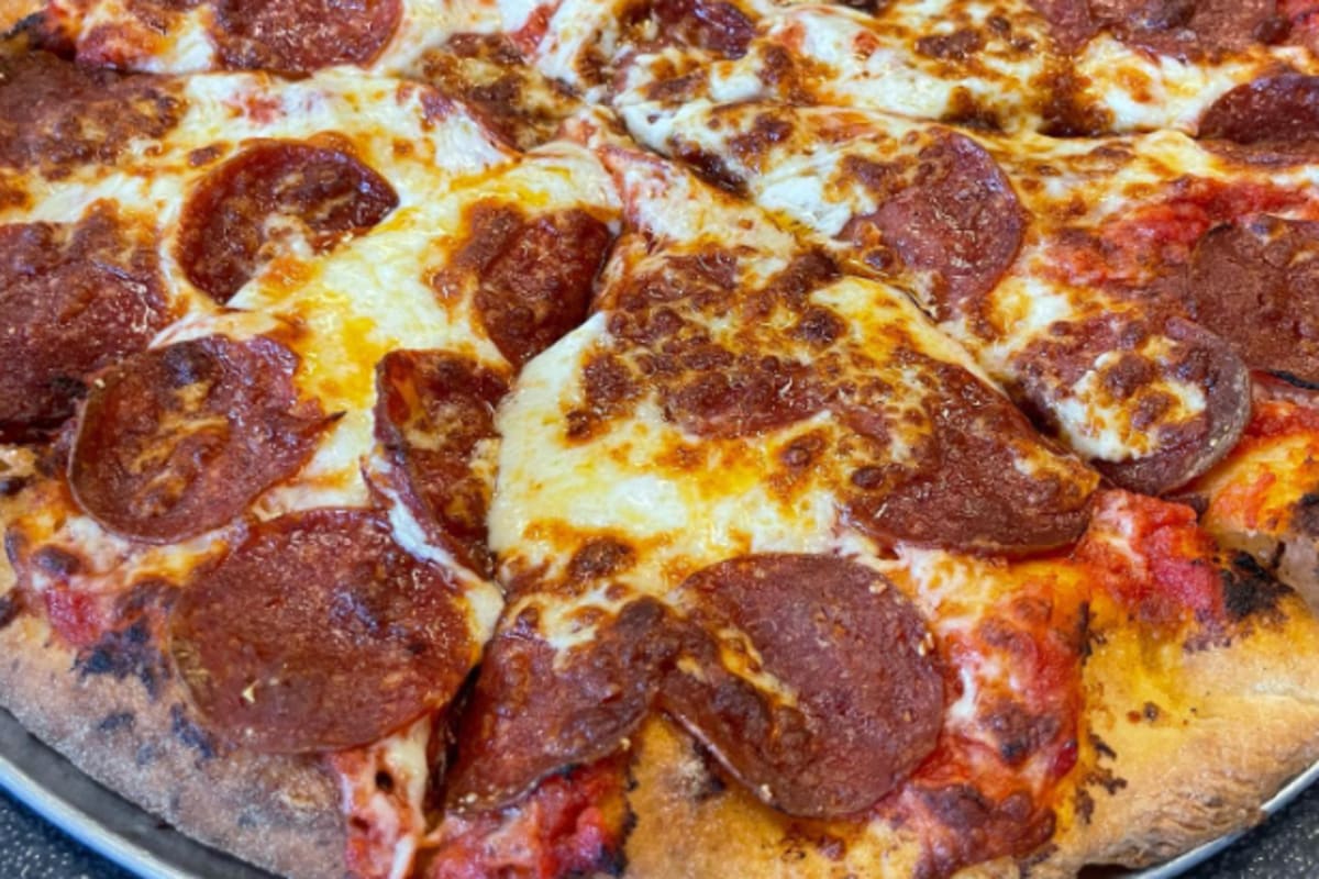 Willie's Pizza & Wings Delivery Menu | Order Online | 2050 E Canal Dr ...