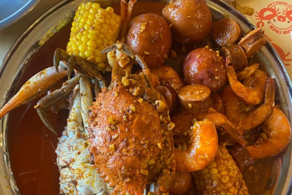 Twin Crab Juicy Seafood & Bar Delivery Menu | Order Online | 4400b ...