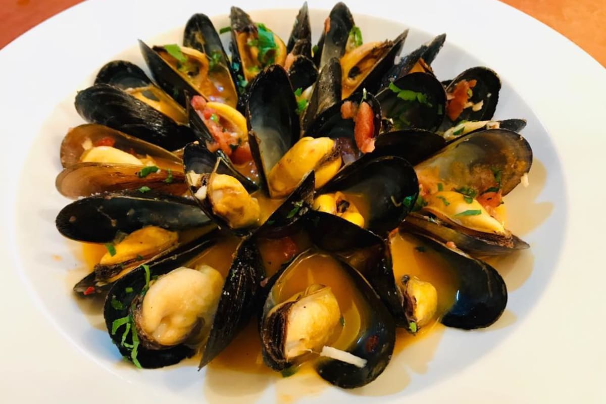 BlackSalt - Washington, DC Restaurant | Menu + Delivery | Seamless