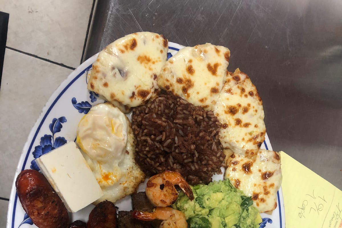 Restaurante Metapan Delivery Menu | Order Online | 925 Nassau Rd ...