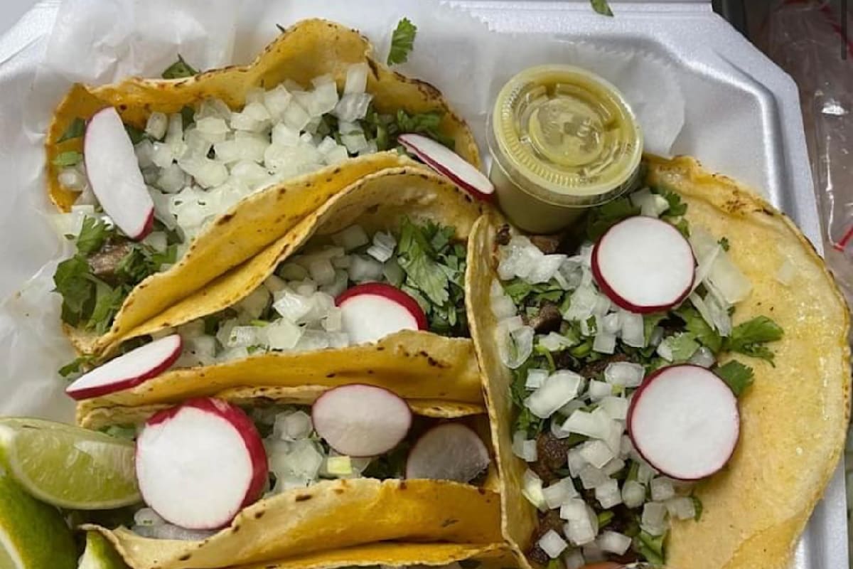 Taqueria La Jarochita Food Truck Delivery Menu | Order Online | 3839 S ...