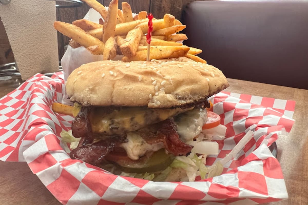 Fast Eddie's Moab Meal On Bun Delivery Menu | Order Online | 1228 Tully ...