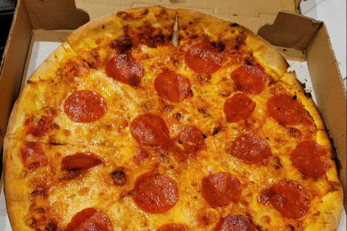 Old Colony Pizza - Wallingford, CT Restaurant | Menu + Delivery | Seamless