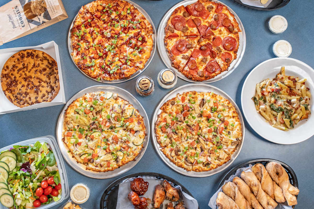 Round Table Pizza Delivery Menu | Order Online | 31775 Date Palm Dr ...