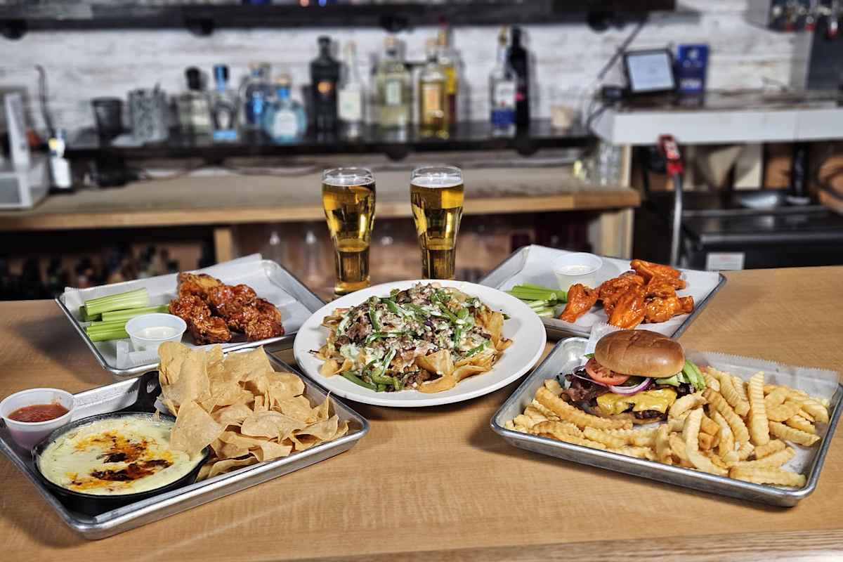 Hoopsters Sports Bar & Grill Delivery Menu | Order Online | 830 E 10th ...