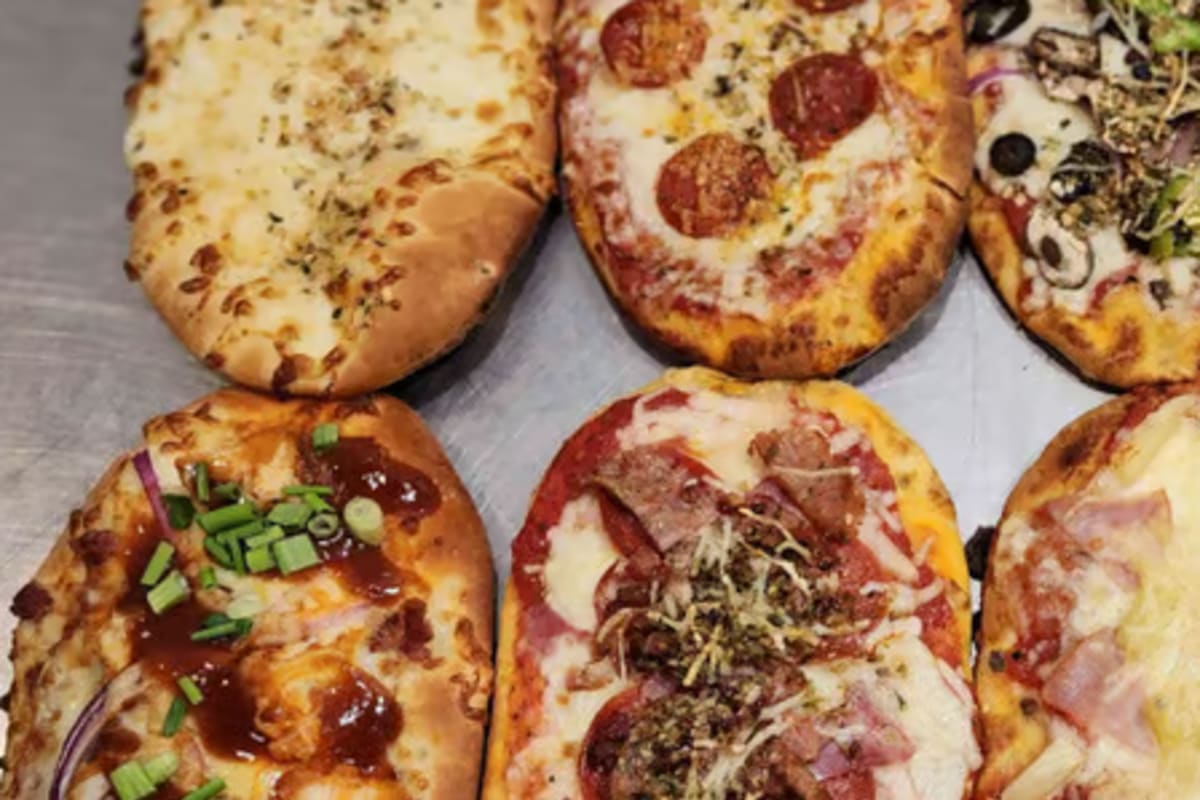 Smoking Monkey Pizza Delivery Menu | Order Online | 613 S 3rd St Renton ...