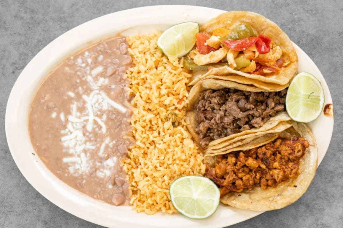 Gustavo Taqueria - Waukegan, IL Restaurant | Menu + Delivery | Seamless