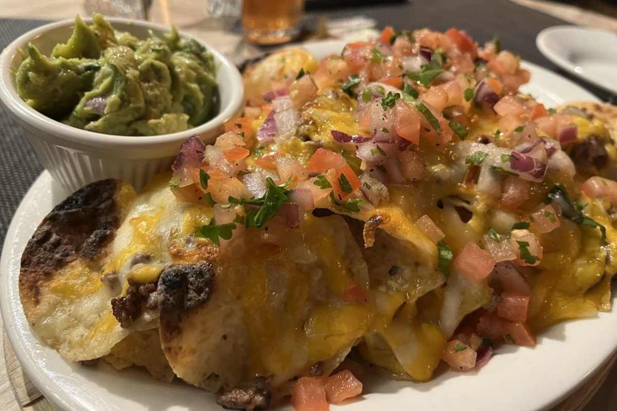 Dero's Food & Family - Hampton Bays, NY Restaurant | Menu + Delivery ...