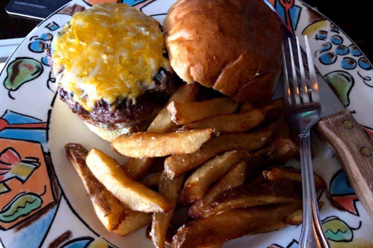 Dillinger's Pub & Grill - New York, NY Restaurant | Menu + Delivery ...