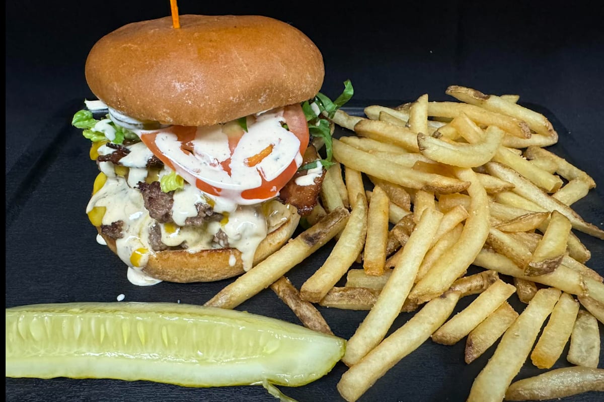 Mavis Public House Delivery Menu | Order Online | 6025 Kruse Dr Solon ...