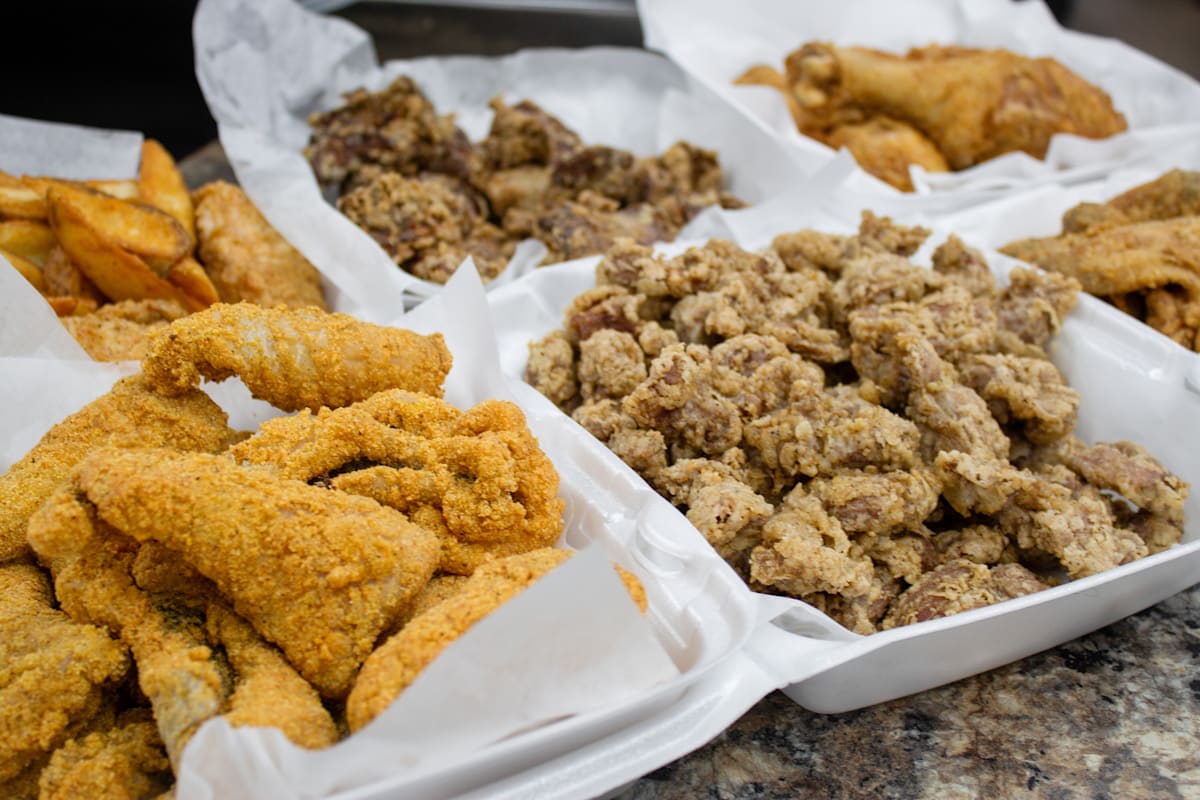 Chicago Loop Sports Bar and Grill Delivery Menu | Order Online | 7 W ...