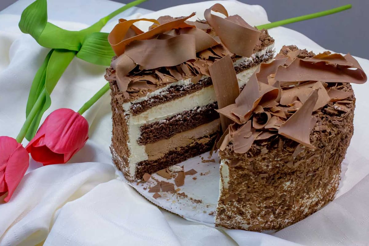 European Cake Gallery Delivery Menu | Order Online | 3661 Voltaire St ...