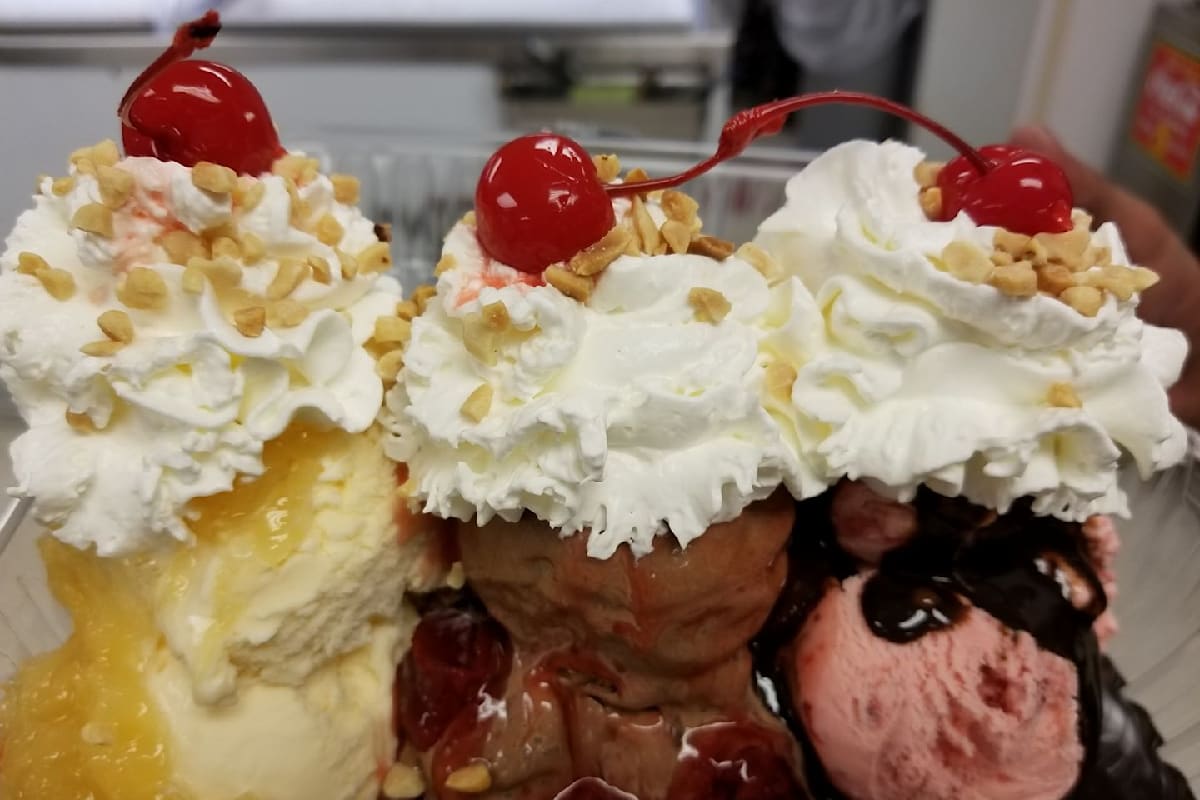 Every Day's A Sundae Delivery Menu | Order Online | 990 Warren Ave ...