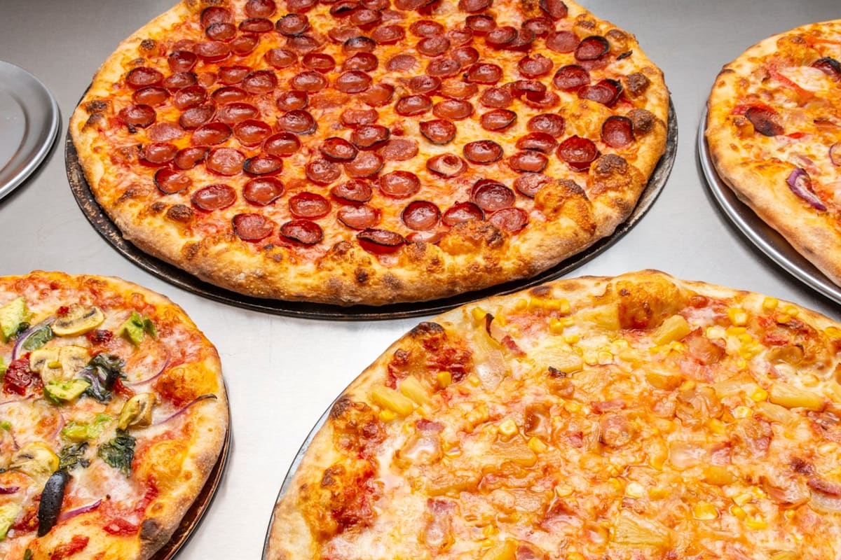 Lucky's Pizza Delivery Menu | Order Online | 1373 W REDONDO BEACH BLVD ...