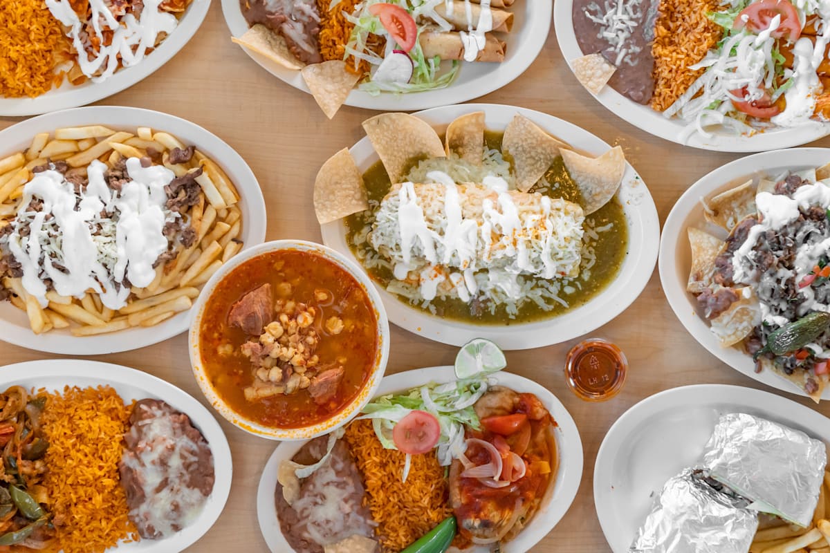 Las Coronas Grill - Huntington Park, CA Restaurant | Menu + Delivery ...