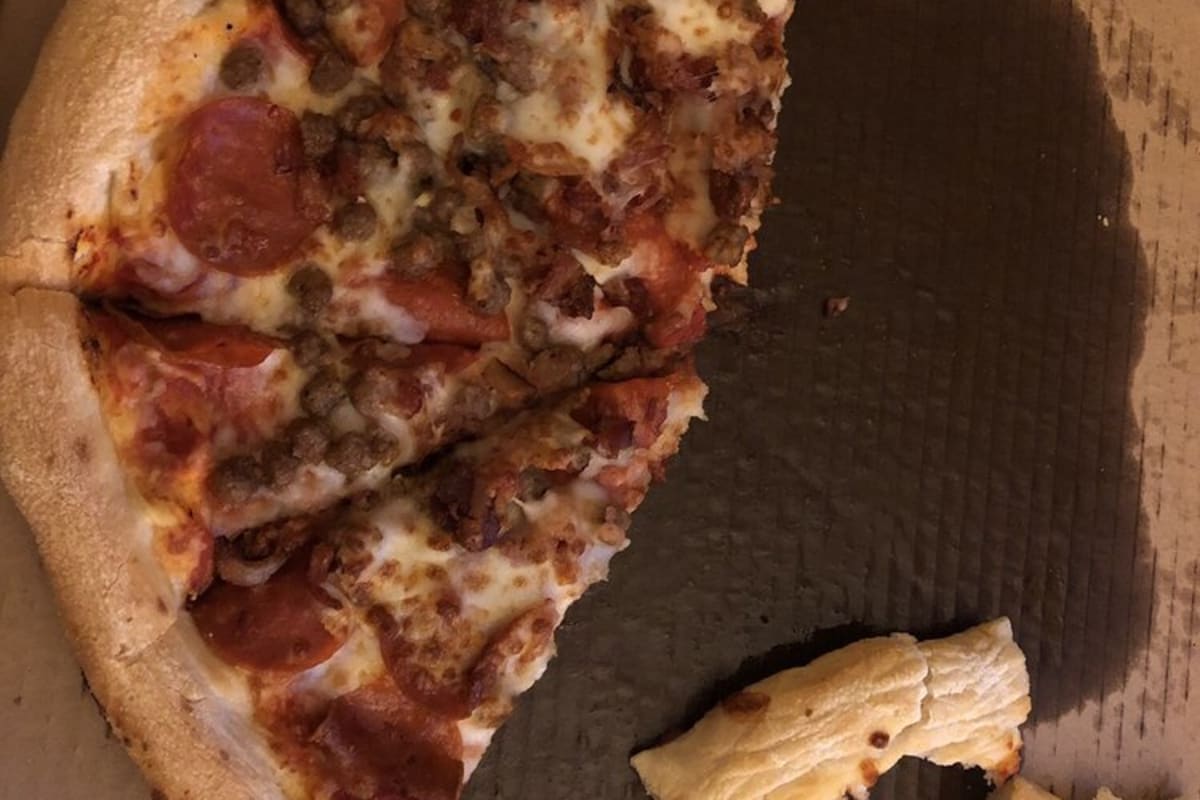 Geno's Pizza - Pigeon Forge, TN Restaurant | Menu + Delivery | Seamless