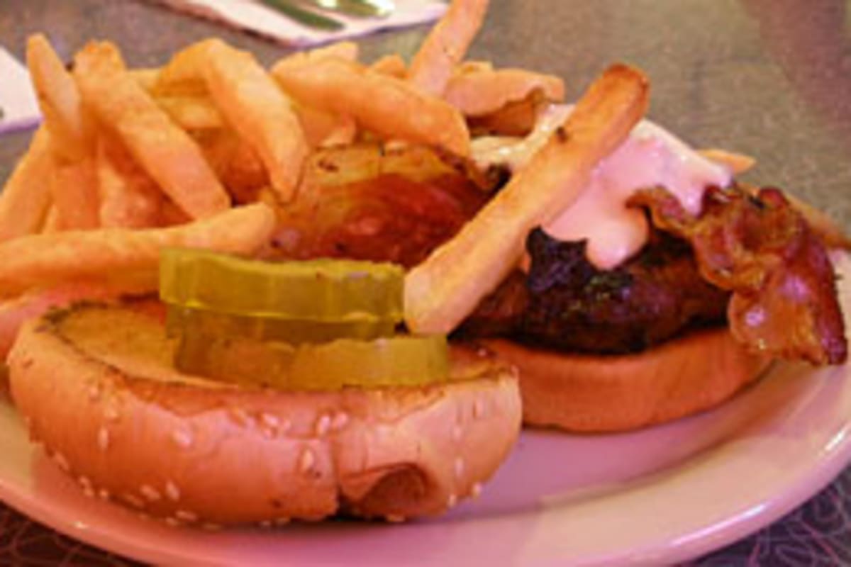 B'Ville DIner - Baldwinsville, NY Restaurant | Menu + Delivery | Seamless