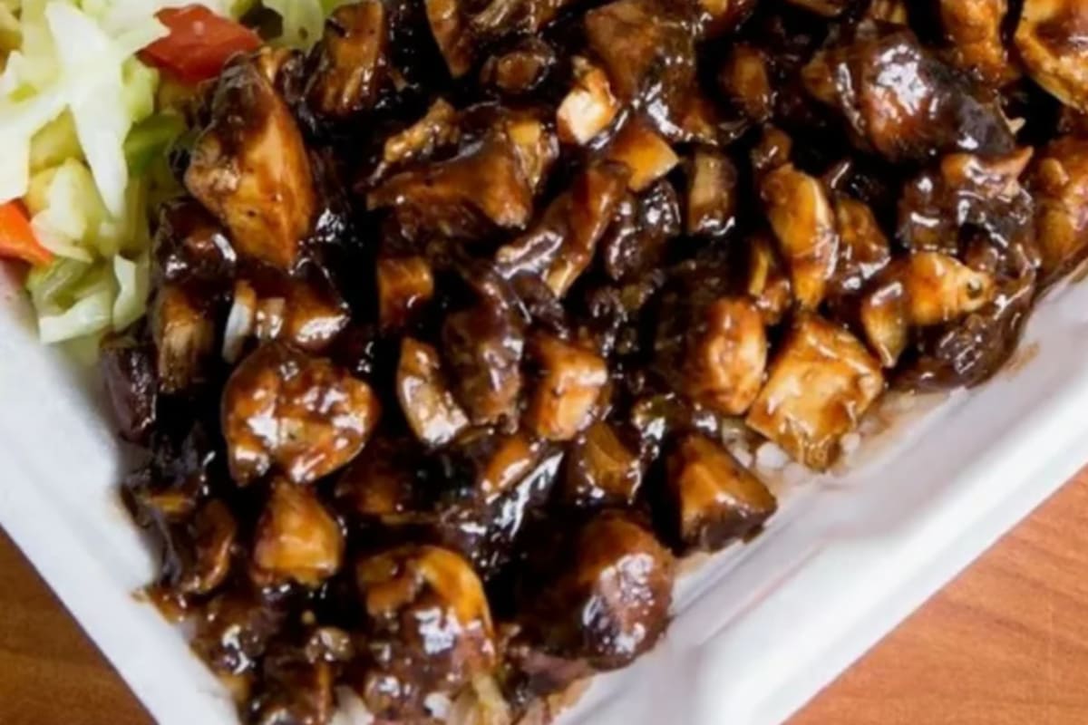 The Jamaican Pot Delivery Menu | Order Online | 14615 Eight Mile W ...