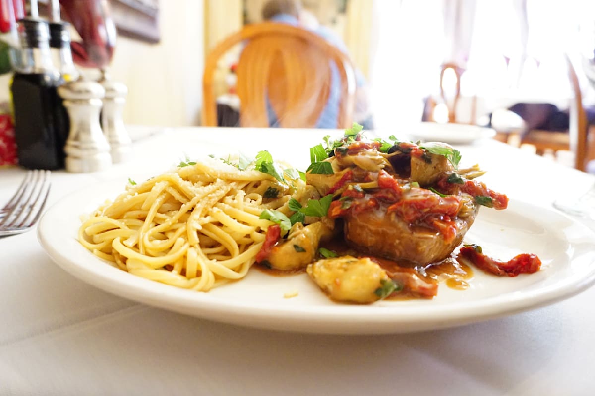 Chef Alfredo's St George Delivery Menu | Order Online | 1110 S Bluff St ...