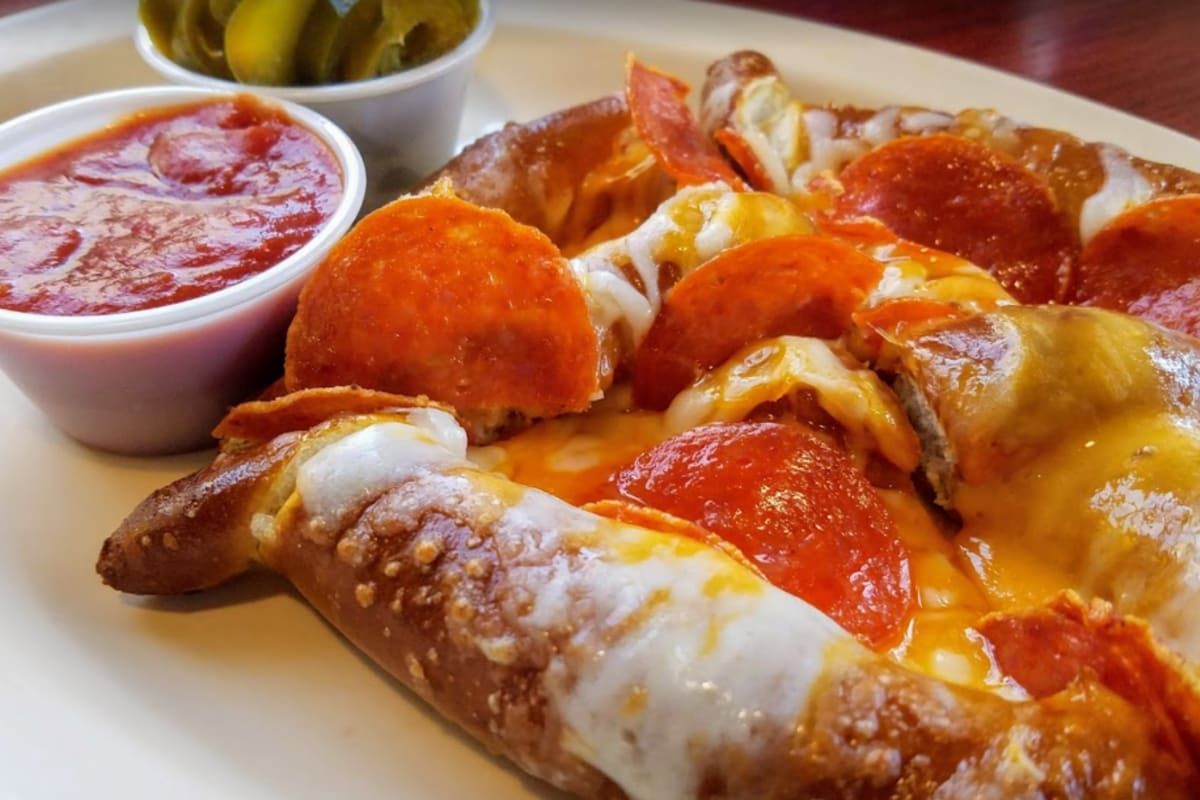 Geneo's Pizza and Pub Delivery Menu | Order Online | 809 Francis St, St ...