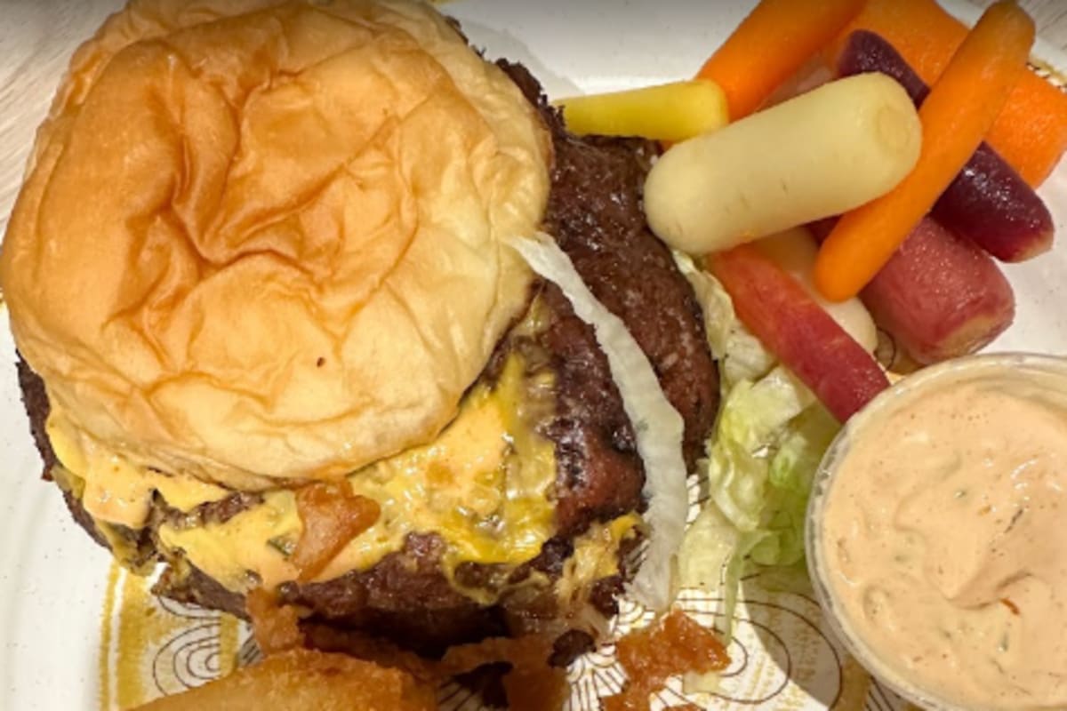 Blue Eyes Burgers & Fries - Bend, OR Restaurant | Menu + Delivery ...