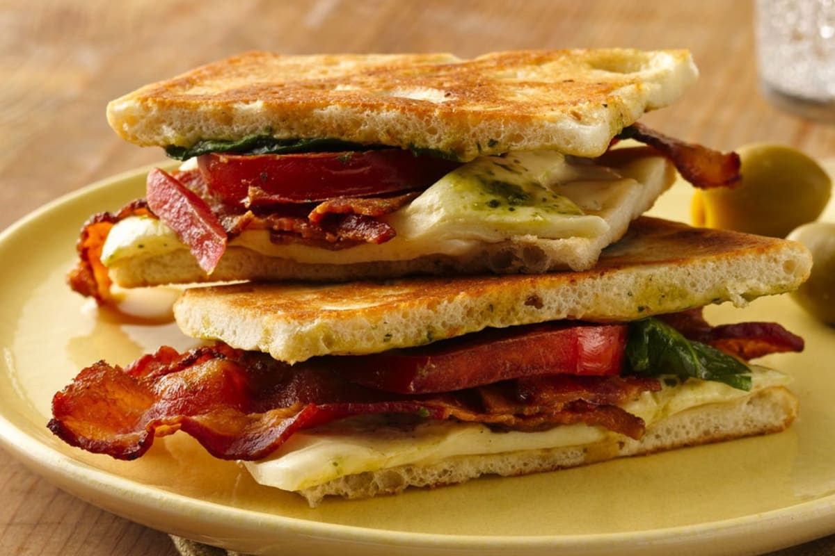 Oliver's Bar & Grill Delivery Menu | Order Online | 6150 W 159th St Oak ...