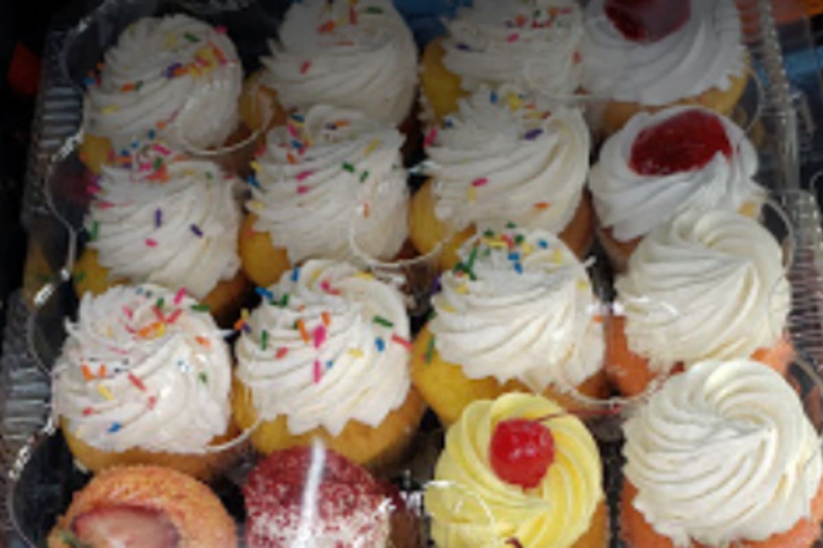 Pro Cakes - Temple Hills, MD Restaurant | Menu + Delivery | Seamless