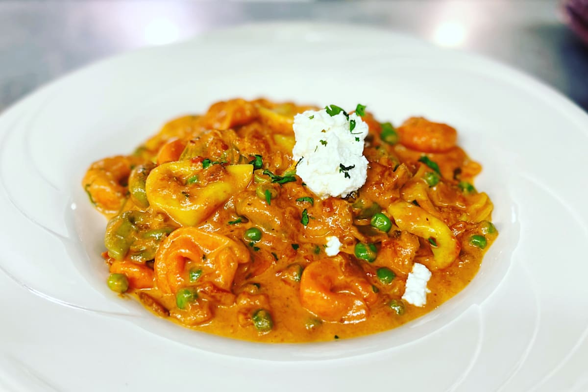 The Valley House Bar & Restaurant Delivery Menu | Order Online | 1021 N ...