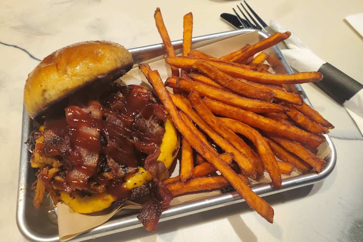 Moo'd Burger Bar Delivery Menu | Order Online | 1344 University Ave ...