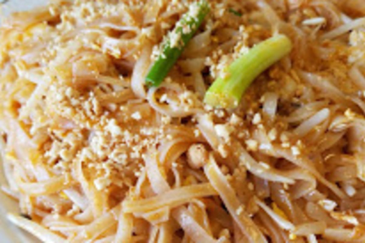 Bangkok Express Delivery Menu | Order Online | 15525 Warwick Blvd ...