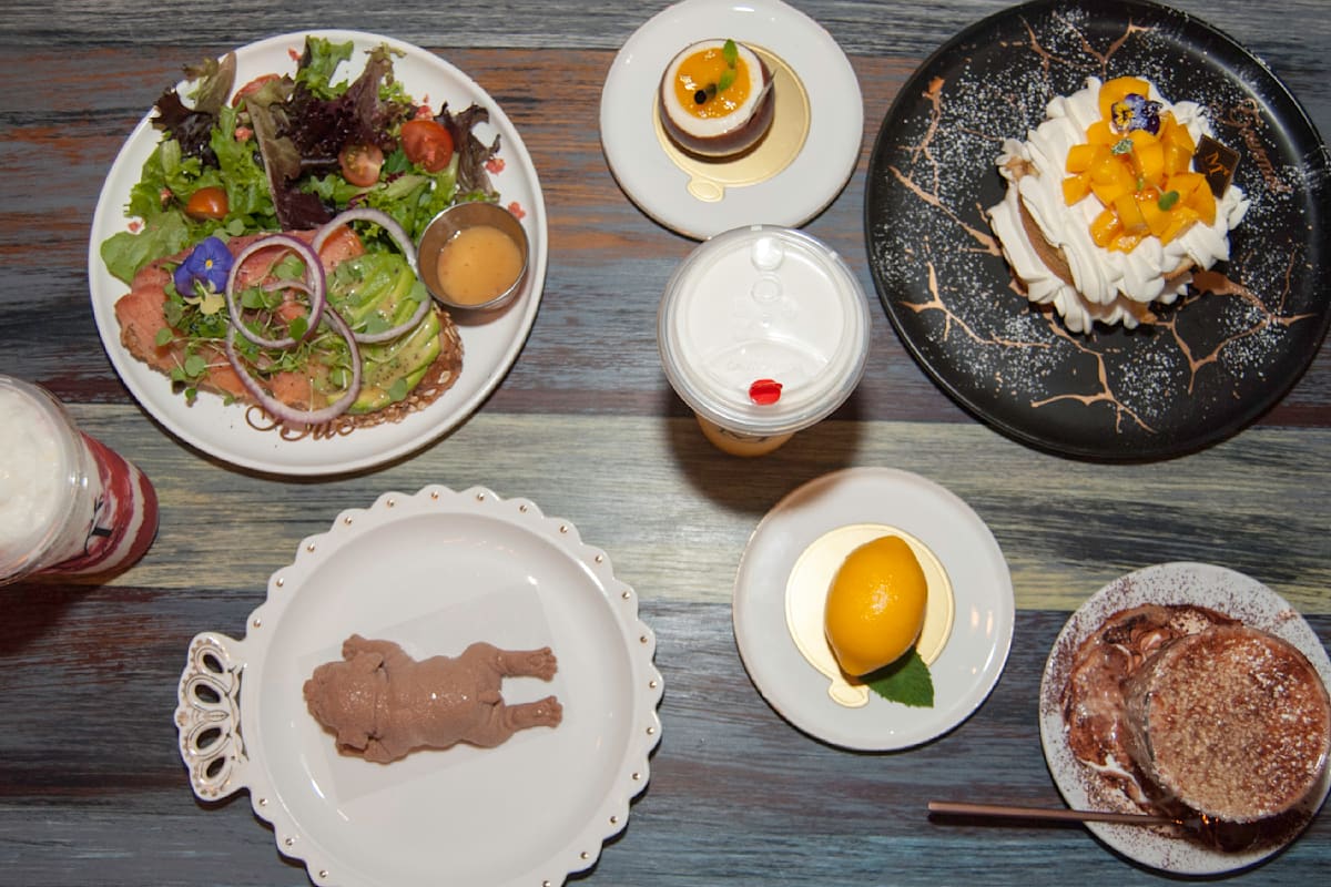 La Luna Tea and Dessert Bar Delivery Menu | Order Online | 9310 S ...