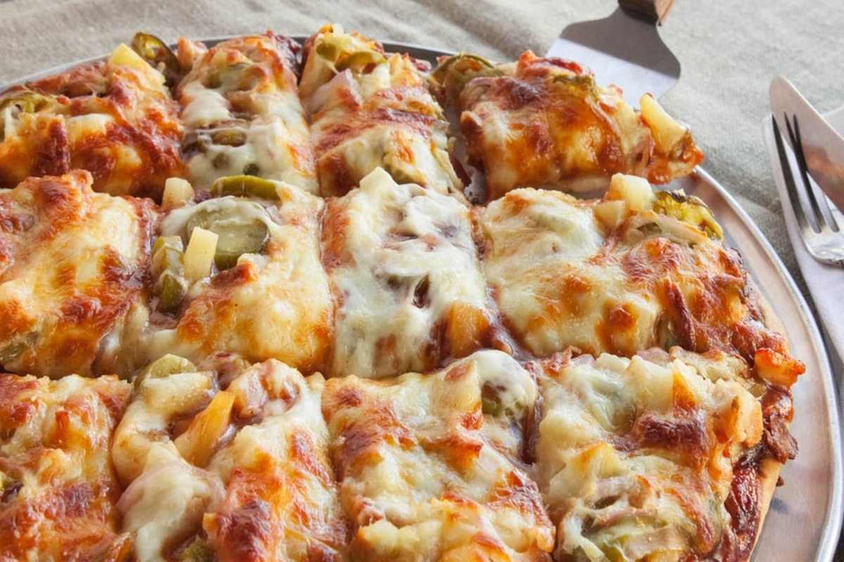 Beggars Pizza Oak Lawn Delivery Menu | Order Online | 10240 Central ...