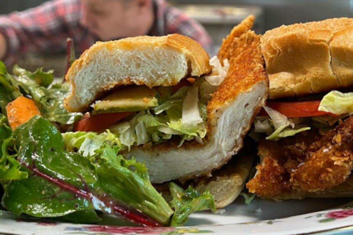 Mojo's Breakfast & Lunch - Windsor, CT Restaurant | Menu + Delivery ...