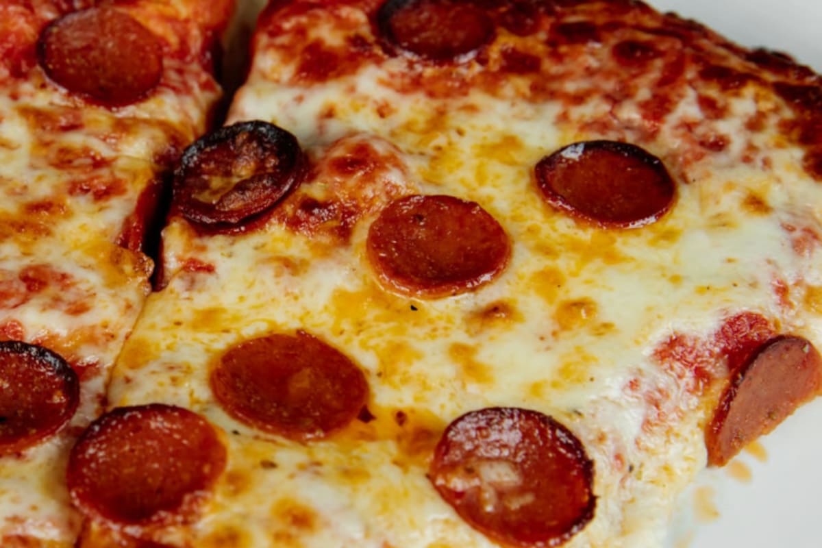 Imperial Pizza Main St - Buffalo, NY Restaurant | Menu + Delivery ...