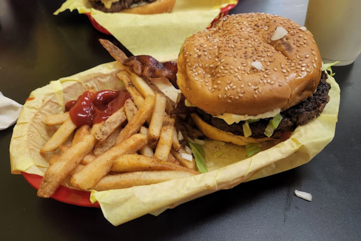 Hippo Burger - Houston, TX Restaurant | Menu + Delivery | Seamless