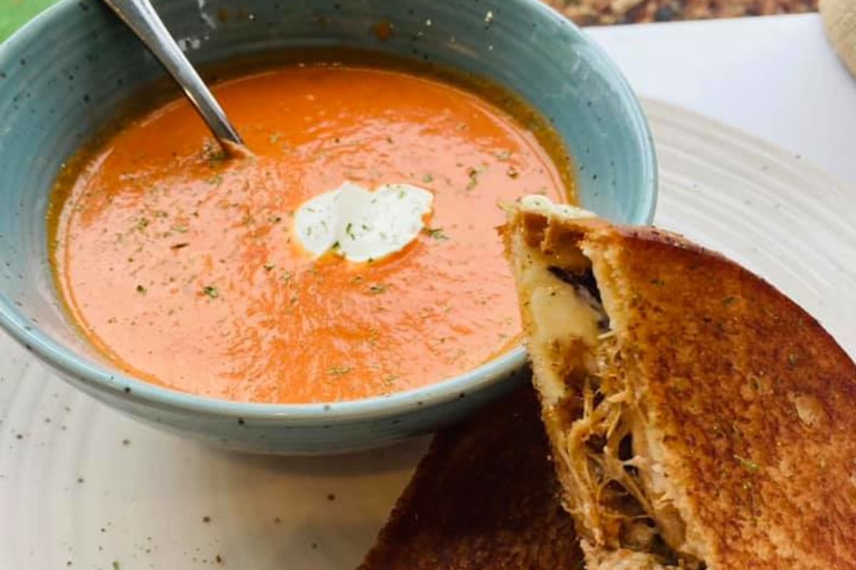 Kellys Kitchen Delivery Menu | Order Online | 144 River Square Plaza ...