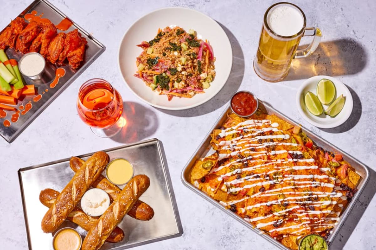 Hopsmith Chicago - Chicago, IL Restaurant | Menu + Delivery | Seamless
