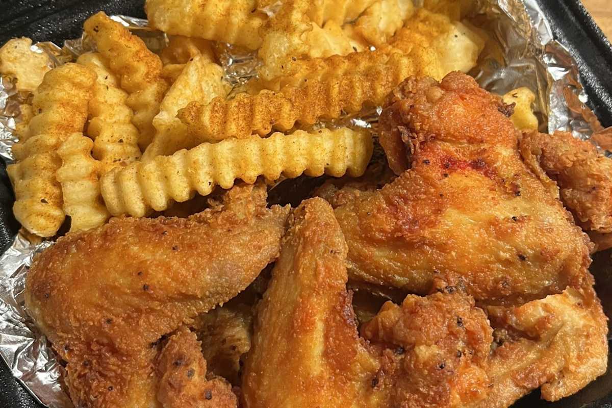 Jamie Pearls Pizza & Wingz - Milwaukee, WI Restaurant | Menu + Delivery ...