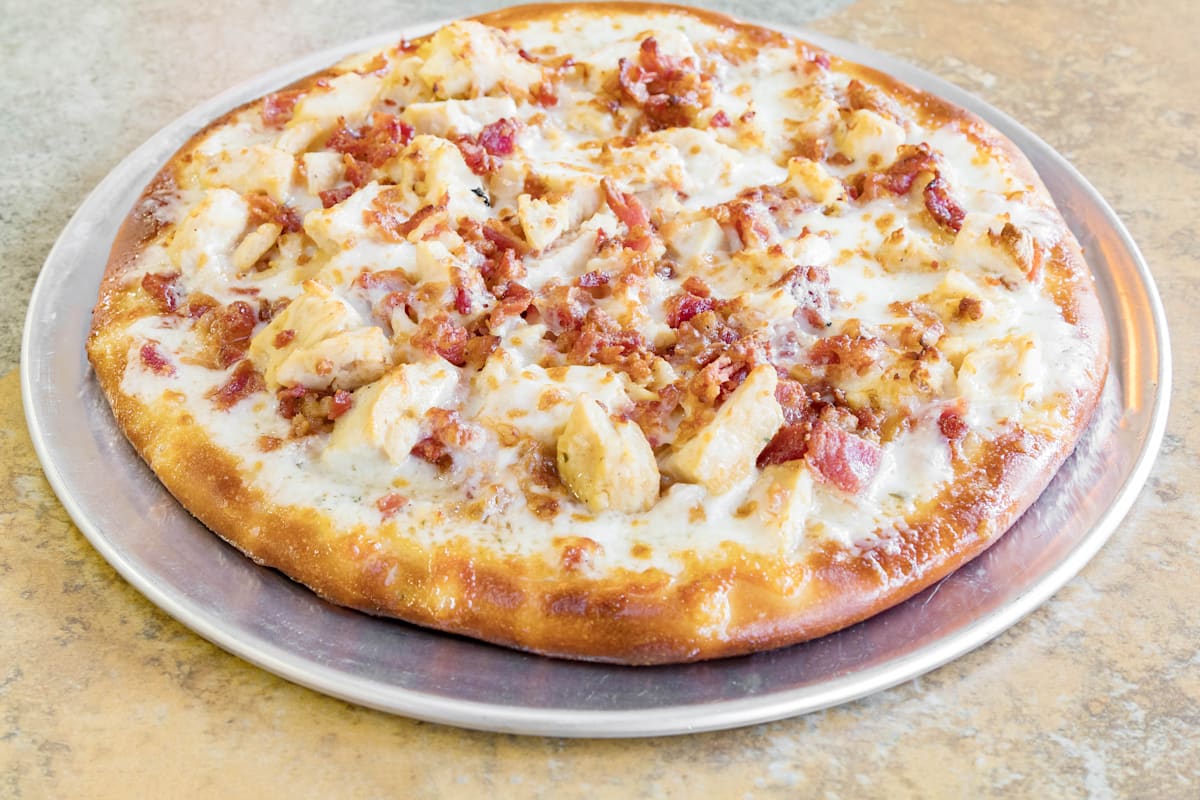 Mama DeLuca's Fast, Delicious Pizza Delivery Menu | Order Online | 910 ...