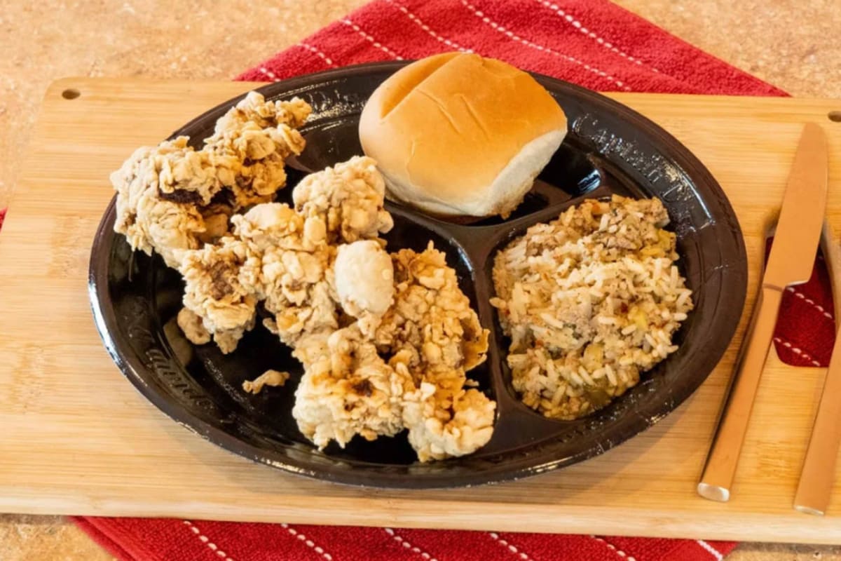 Williams Fried Chicken Delivery Menu | Order Online | 1570 S First St ...