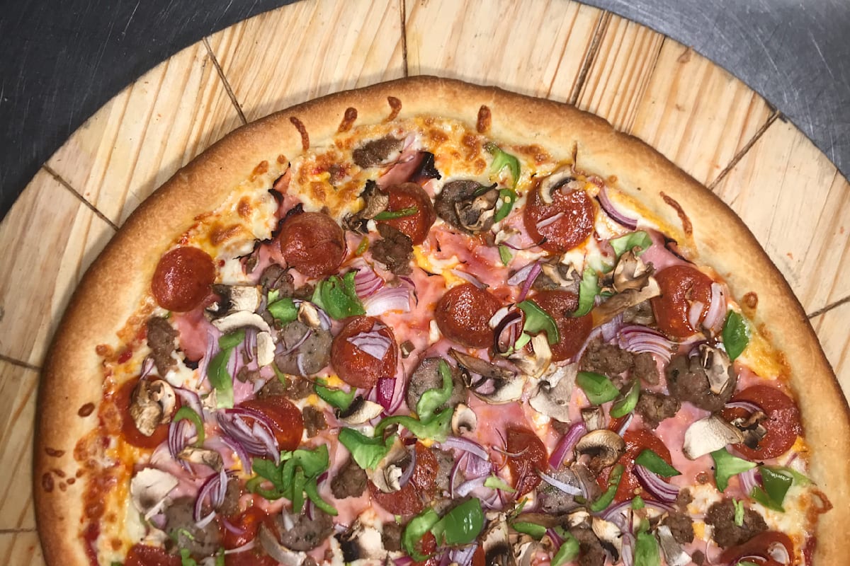18 Wheeler Pizza Delivery Menu | Order Online | 2519 Cañada Blvd ...