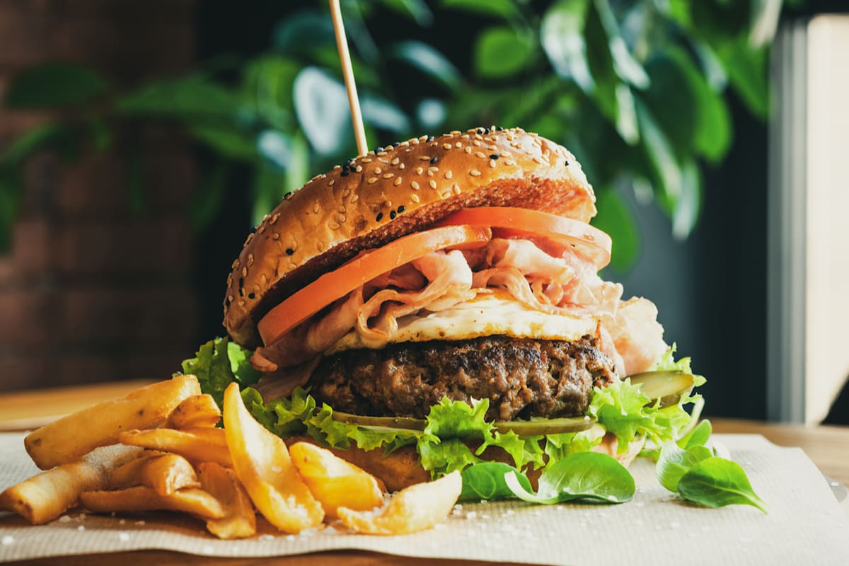 Two Hand Burger - Long Island City, NY Restaurant | Menu + Delivery ...