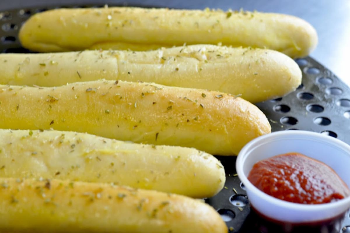 Deeks Pizza - Fargo, ND Restaurant | Menu + Delivery | Seamless