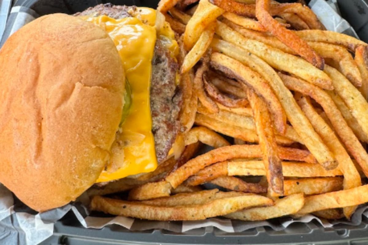 Burger Yard - St. Clair Shores, MI Restaurant | Menu + Delivery | Seamless