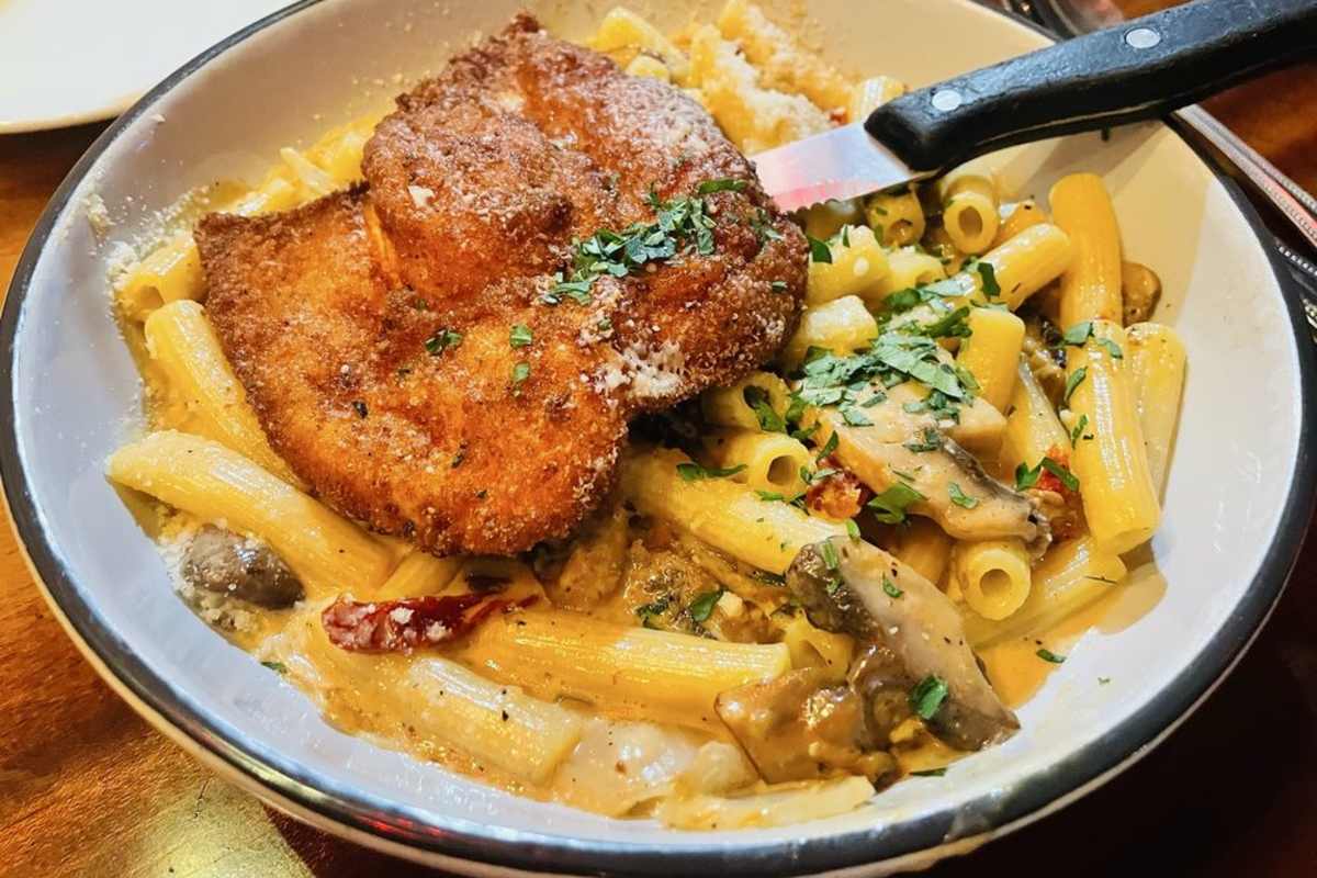 Mando's Italian Pizzeria Delivery Menu | Order Online | 802 W 15th St ...