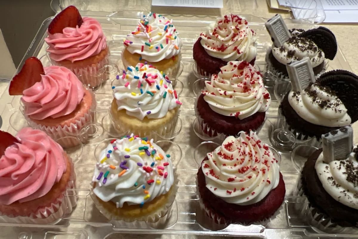 Da Cakes Houston Delivery Menu | Order Online | 1829 Bingle Road ...