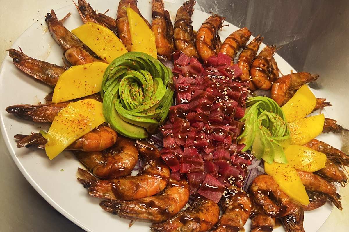 Mariscos Y Miches El Patron Delivery Menu | Order Online | 1320 Fifth ...