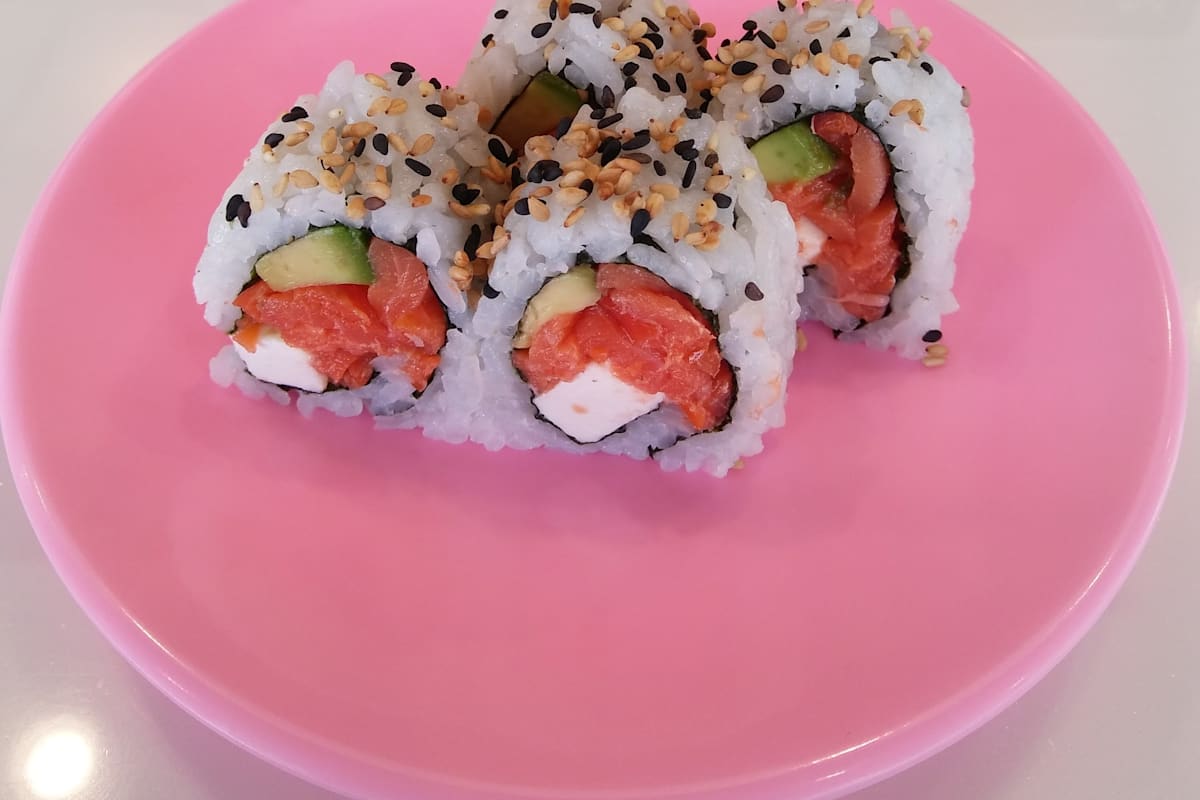 Oishii Sushi Delivery Menu | Order Online | 1817 Pioneer Pkwy E ...